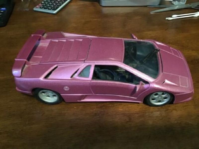 miasto Lamborghini countach 1: 18 scale pink